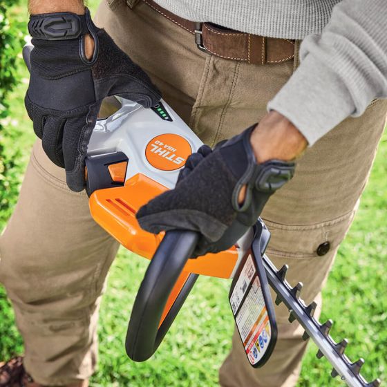 STIHL HSA 40 Battery Hedge Trimmer Kit With 2 Batteries & Charger